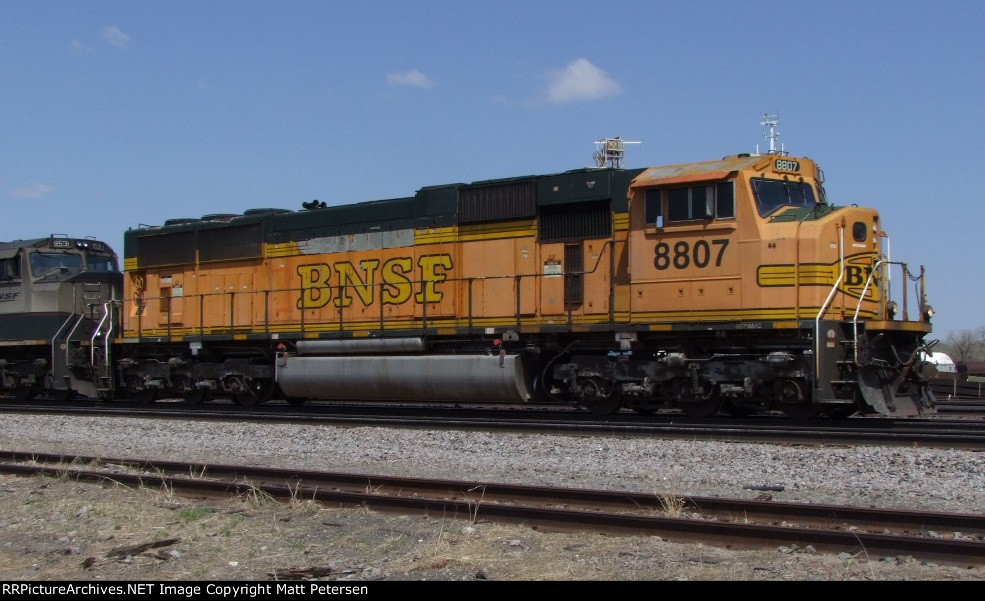 BNSF 8807